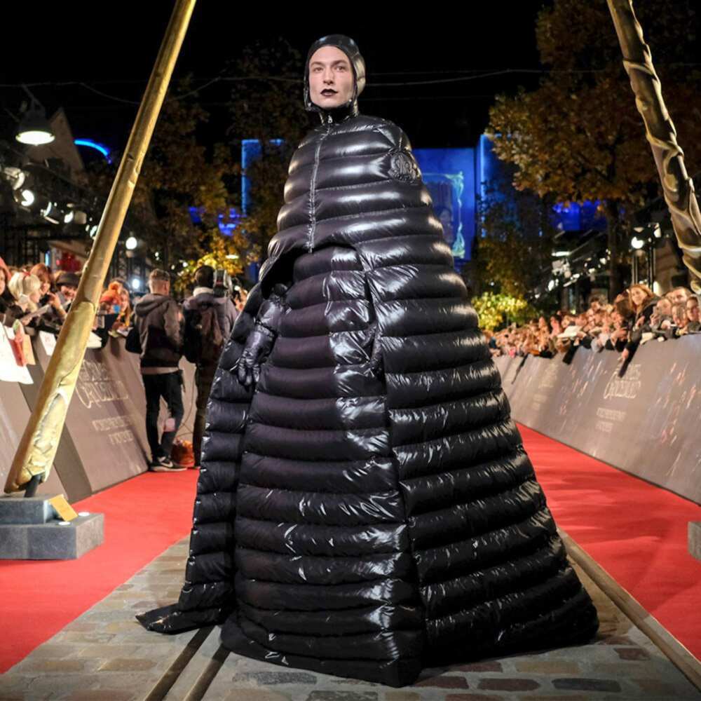 Ezra Miller bio: age, height, ethnicity, sexuality, pronouns - Legit.ng Ezra Miller bio: age, height, ethnicity, sexuality, pronouns - Legit.ng